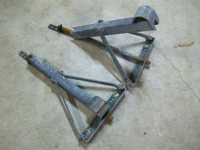 Cobra Trailer vertical support
